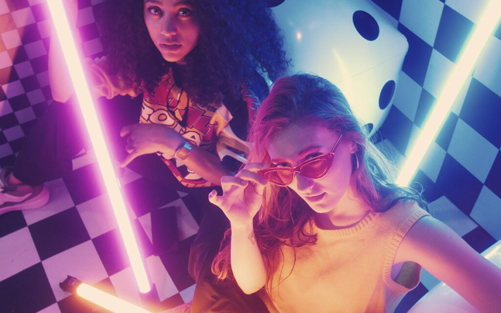 Urban girls between bars of colored light – SIMPROCESSES